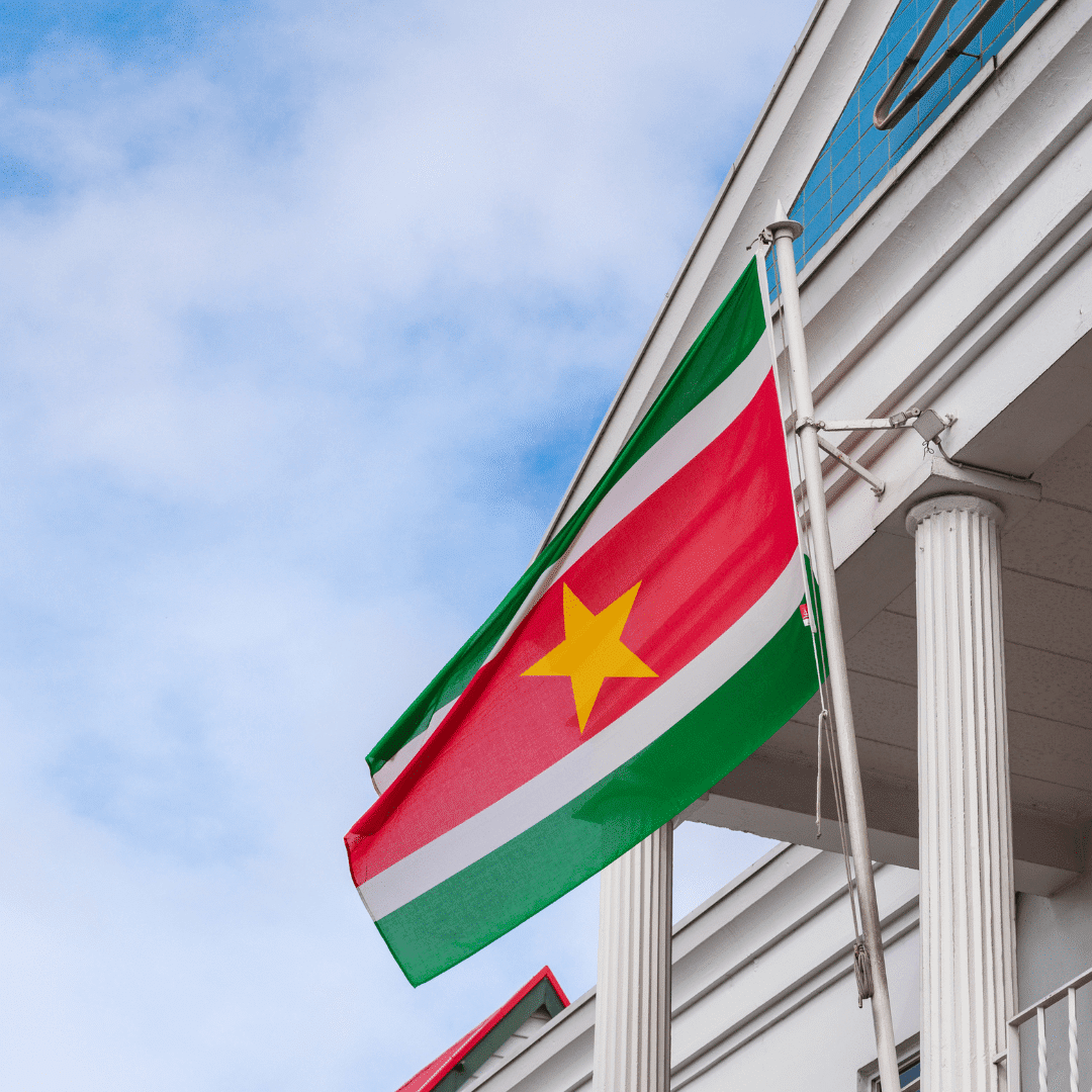 Aanvraag voor honderd oud-Nederlandse Surinamers